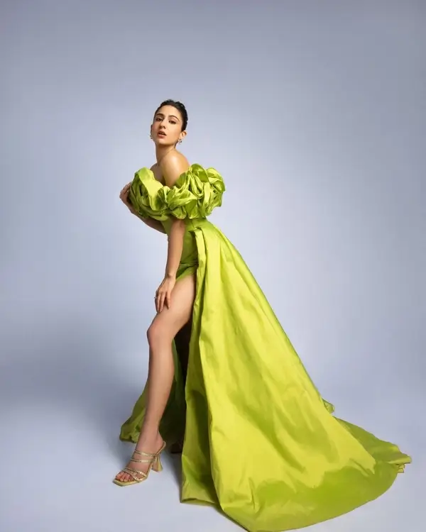 Sara Ali Khan Flaunts Her Sexy Legs In Thigh-High Slit Lime Green Gown ...